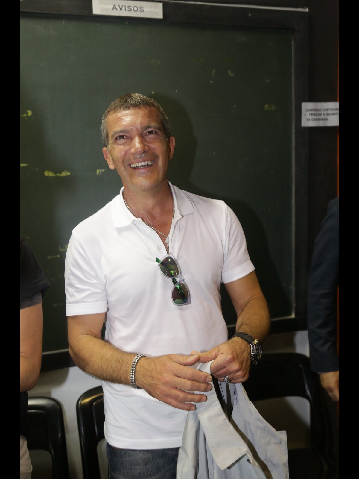 Foto: Antonio Banderas visita ONG no Rio de Janeiro. Ator está no ...