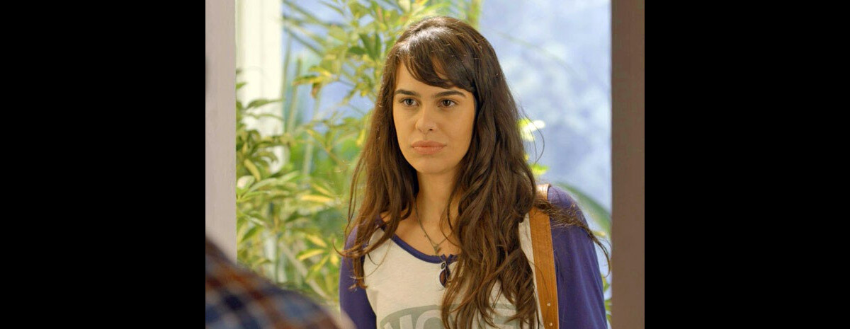 Foto: Luísa (Eline Porto) percebe Vicente (Angelo Antonio) distante e ...