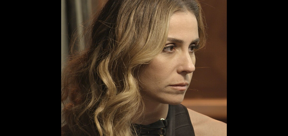 Foto: Atena (Giovanna Antonelli) fica intrigada para saber toda a ...
