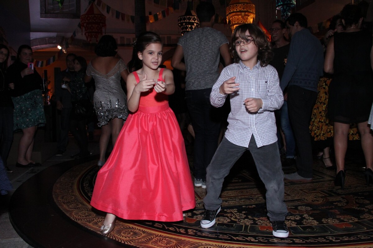 Foto: Mel Maia faz coreografia na pista de dança - Purepeople