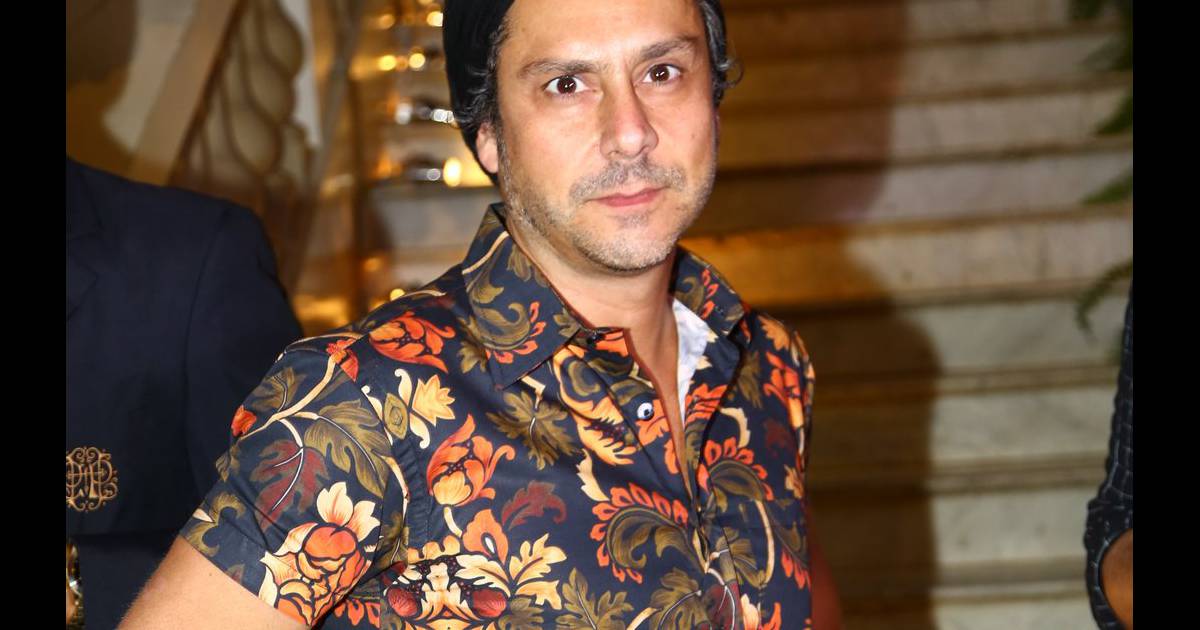 Alexandre Nero com look irreverente no aniversário da promoter Carol ...