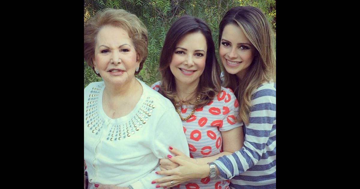 Sandy e a mãe, Noely, são muito parecidas, assim como a avó materna da ...