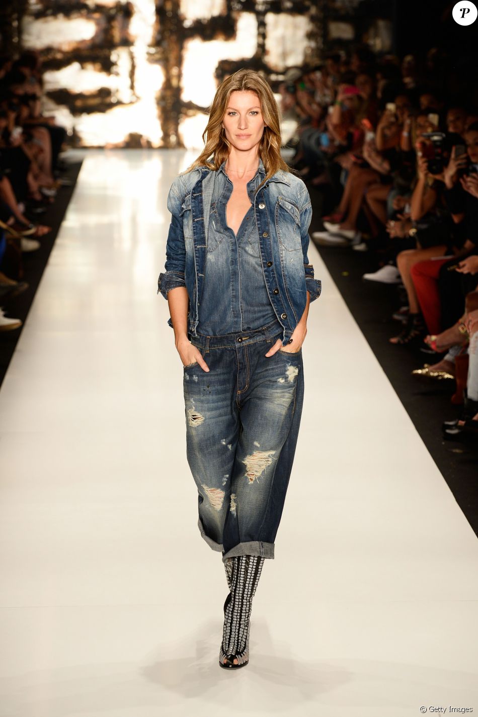 A top model Giselle Bündchen usou um look com all jeans com calça ...