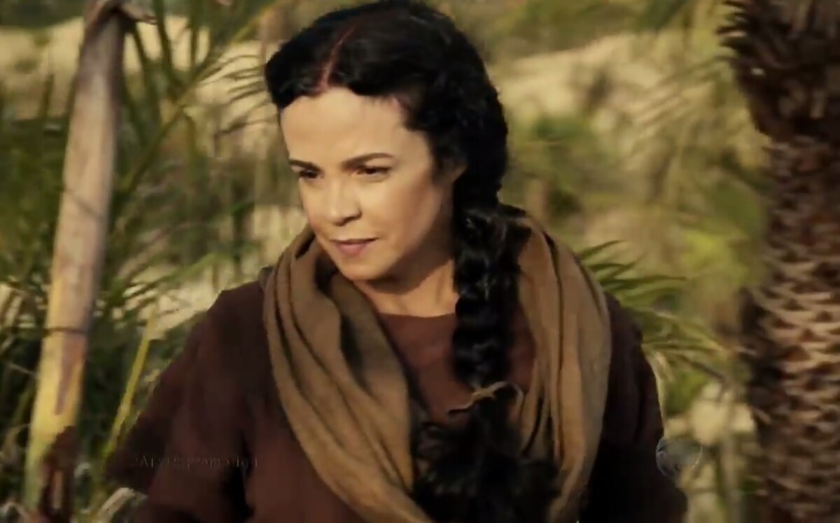 Foto: Yana (Luciana Braga) está no Gilgal dede que rolou uma ribanceira ...