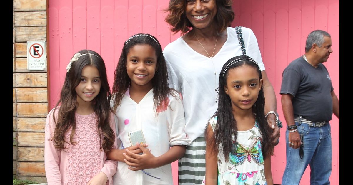Filhas de Glória Maria, Maria e Laura completaram 8 e 7 anos nesta ...