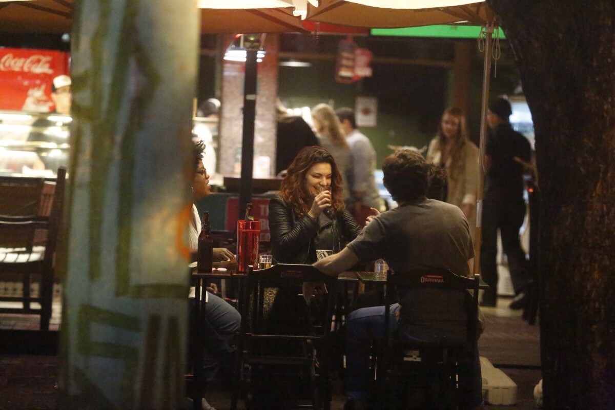 Foto: Sergio Guizé, Mayana Neiva e amigos se encontraram com amigos em ...