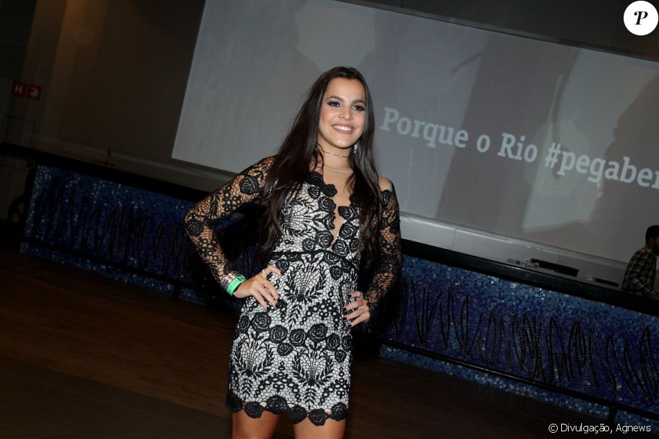 A ex-BBB Emilly Araújo estava em um aeroporto em São Paulo quando fez a ...