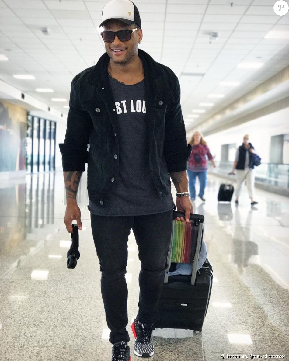 Tony Salles compartilhou no seu Instagram essa foto antes de embarcar ...