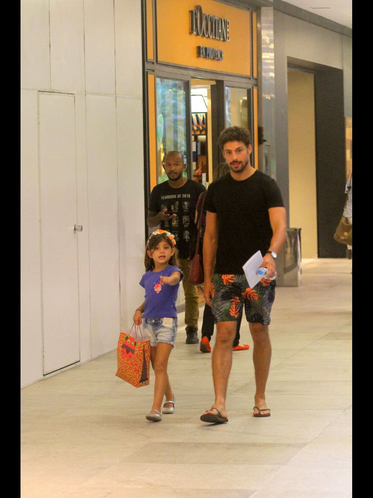 Foto: Cauã Reymond sempre conversa com a filha, Sofia, à distância ...