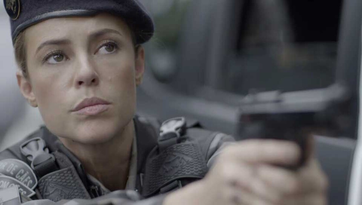 Foto: Jeiza (Paolla Oliveira) vai atrás do cachorro, encontra Rubinho ...