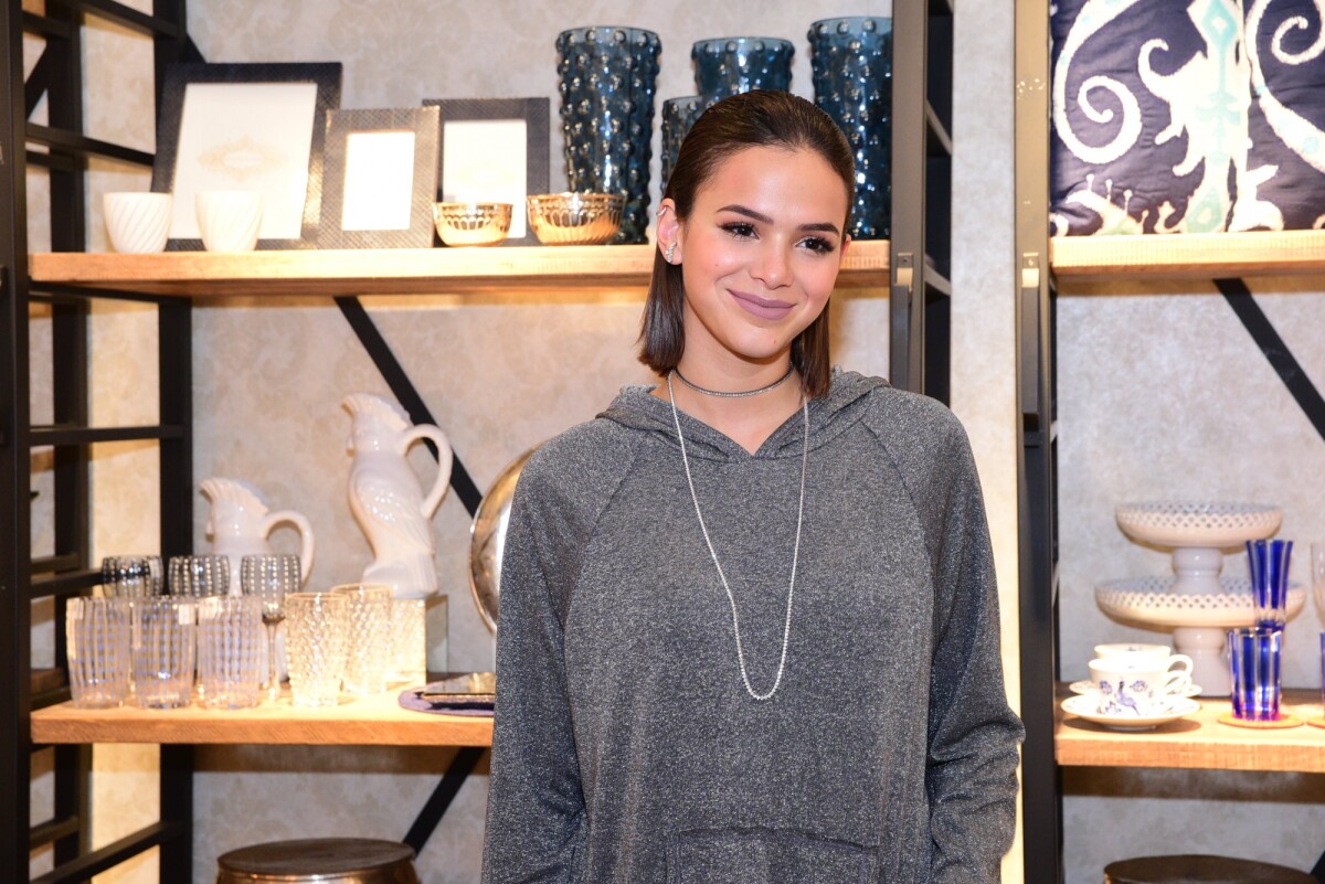 Foto: 'Veio à tona, foi à lona, foi K.O.', canta Bruna Marquezine no ...