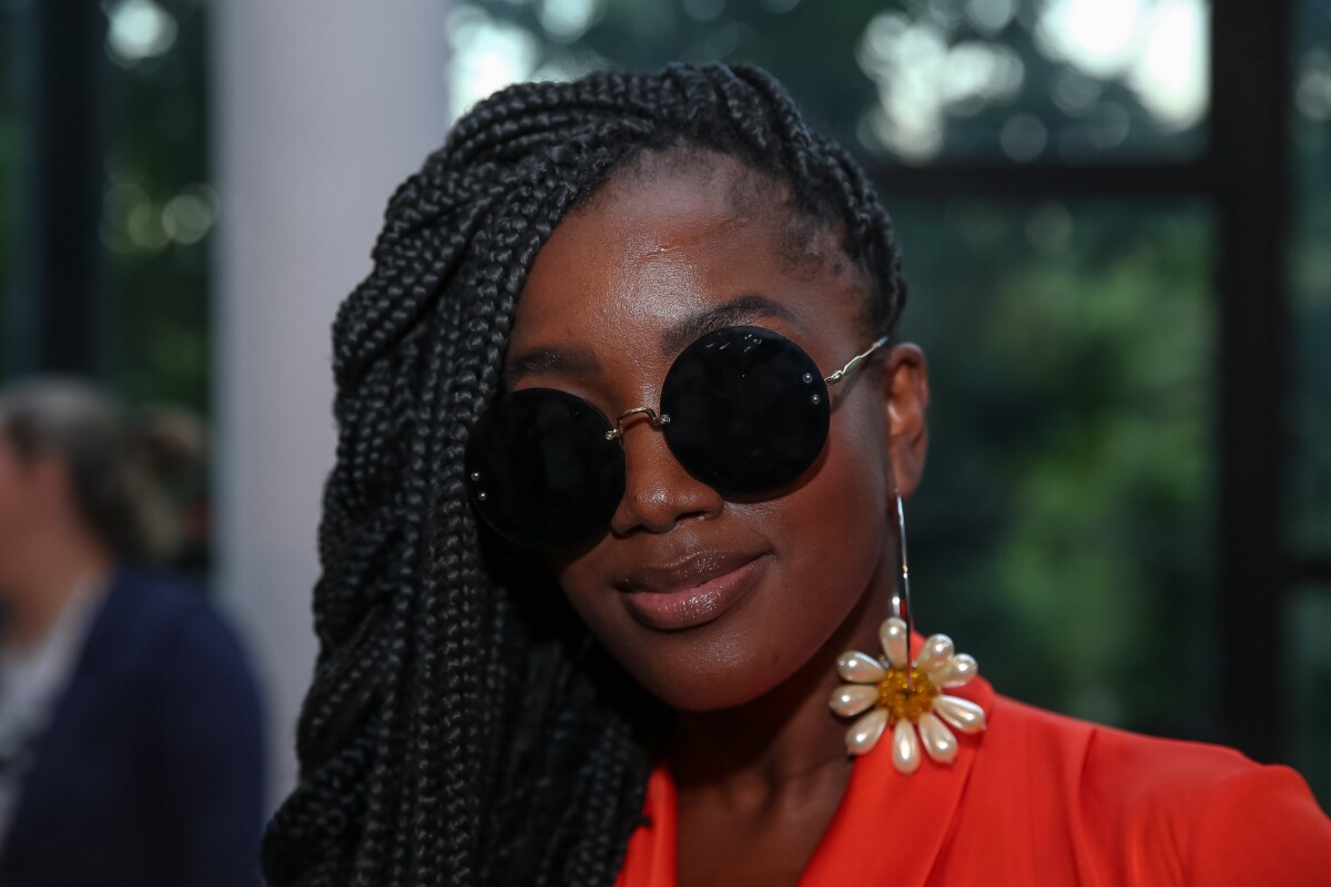 Foto: Antes de estrear como modelo, Iza surgiu com um look colorido e ...