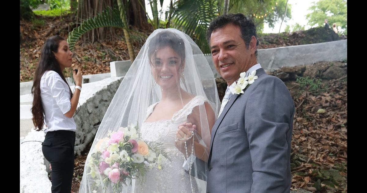 Mario Silva, pai da atriz, foi o responsável pelo corte - Purepeople