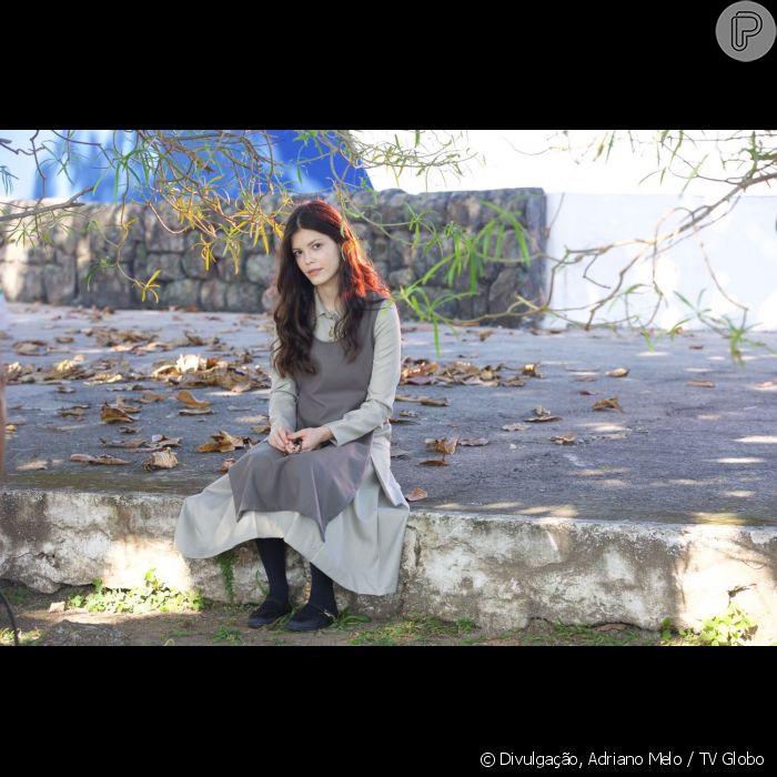 Maria Vitória (Vitória Strada) se desespera quando as irmãs do convento ...