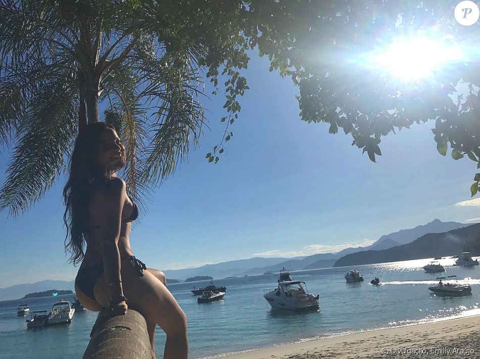 Emilly Araújo Posta Foto De Biquíni No Instagram E Recebe Elogios De