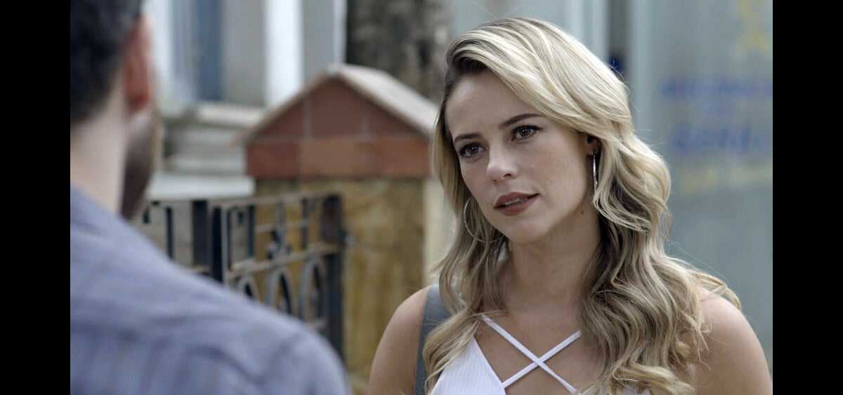 Foto: Jeiza (Paolla Oliveira) também parabeniza Zeca (Marco Pigossi ...