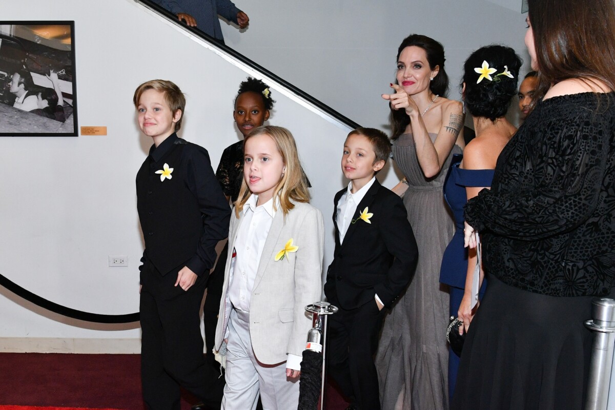 Foto: Shiloh, filha de Angelina Jolie, usou um look semelhante na ... Foto: Shiloh, filha de Angelina Jolie, usou um look semelhante na ...