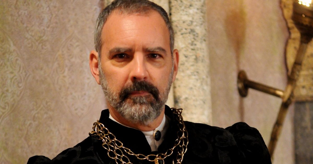 Severo (Floriano Peixoto) diz à Enrico (Bernardo Velasco) que o ...