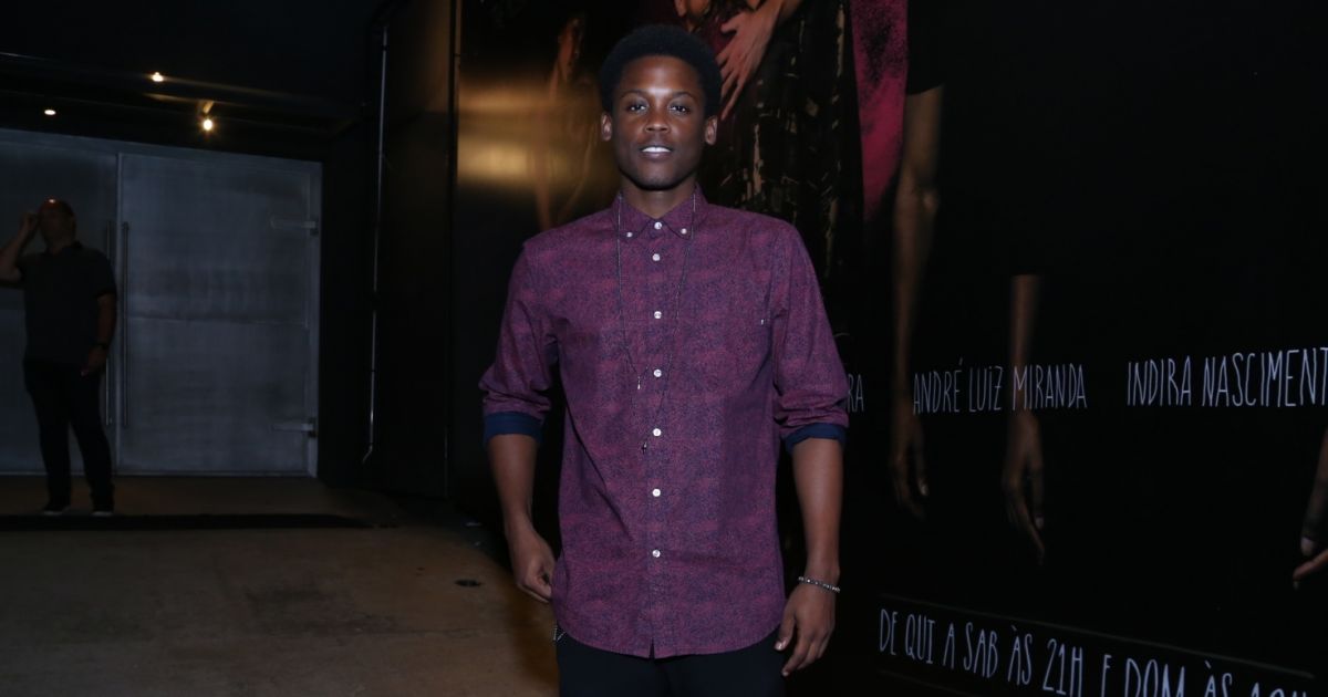 Maicon Rodrigues marcou presença na estreia da peça 'O Jornal' na noite ...