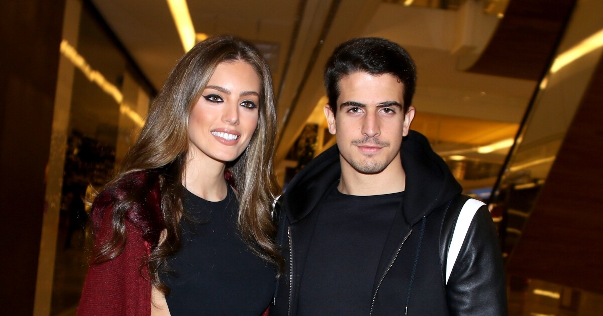 Enzo Celulari leva namorada, Victoria Grendene, em homenagem a mãe ...