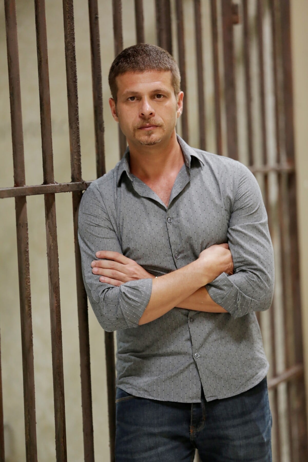 Foto: Lúcio (Augusto Zacchi) é o escrivão da delegacia, na novela ...
