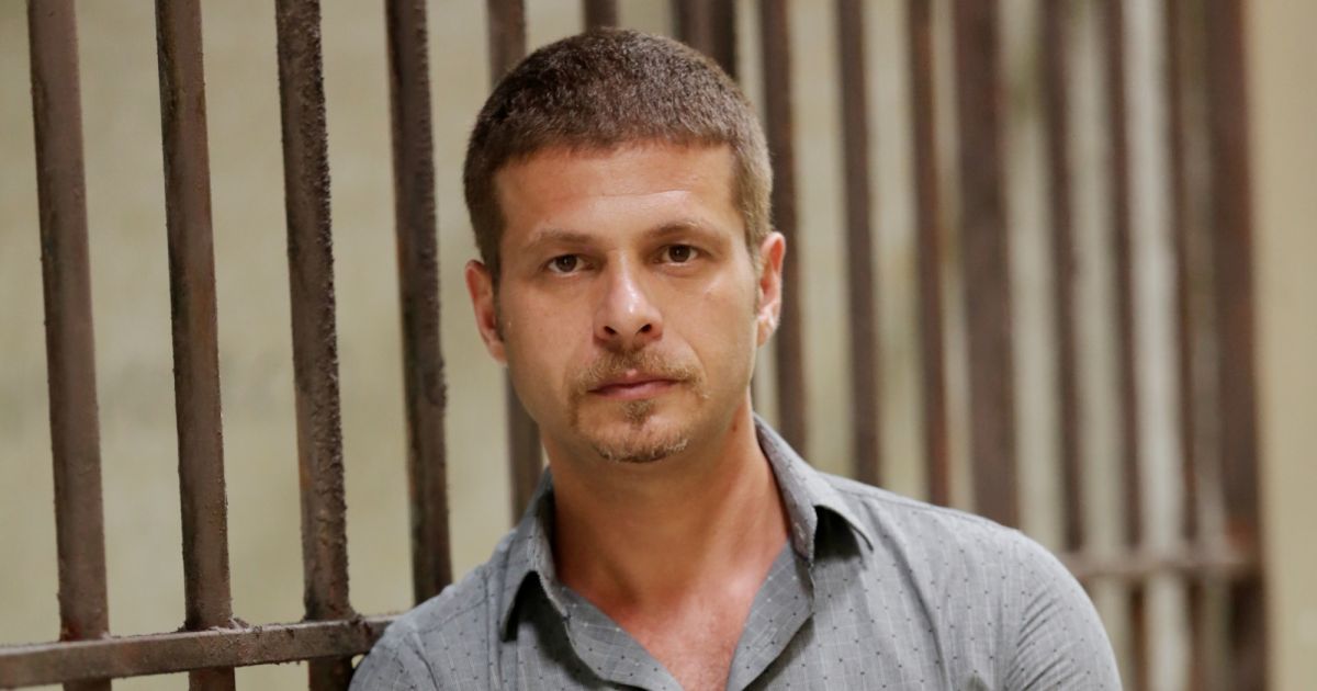Lúcio (Augusto Zacchi) é o escrivão da delegacia, na novela 'Apocalipse ...