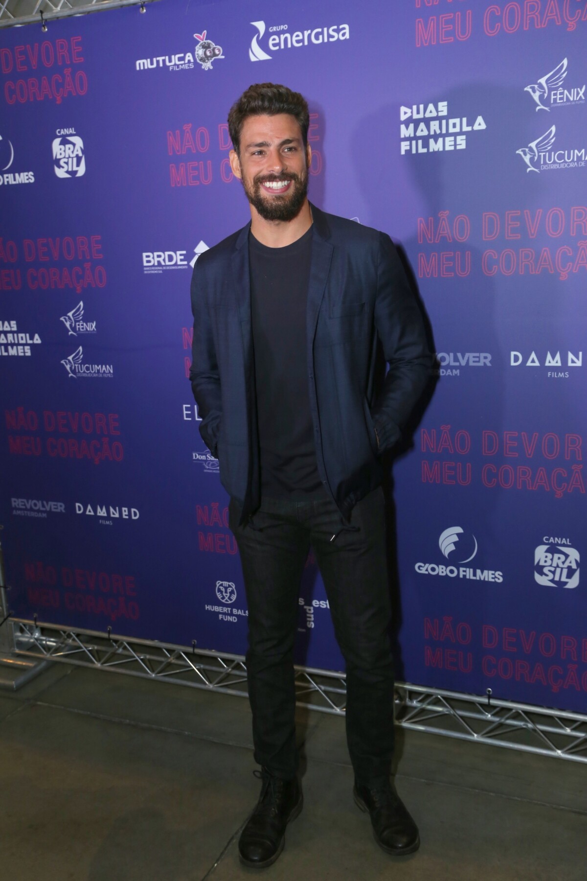 Foto: Cauã Reymond disse que está com barba comprida por causa da série ...