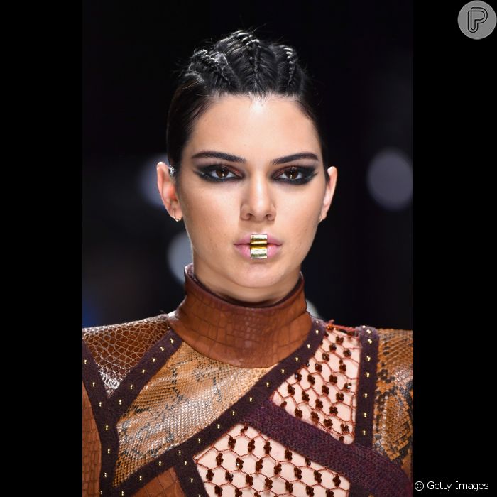 Kendall Jenner iniciou a carreira de modelo em 2009, quando assinou seu ...