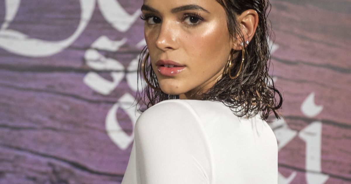 A atriz Bruna Marquezine voltou a apostar no wet hair para o evento de ...