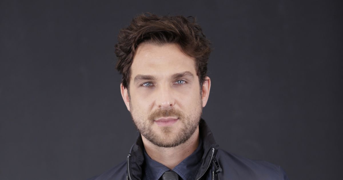 Benjamin (Igor Rickli) diz a André (Sidney Sampaio) ter o pé atrás com ...