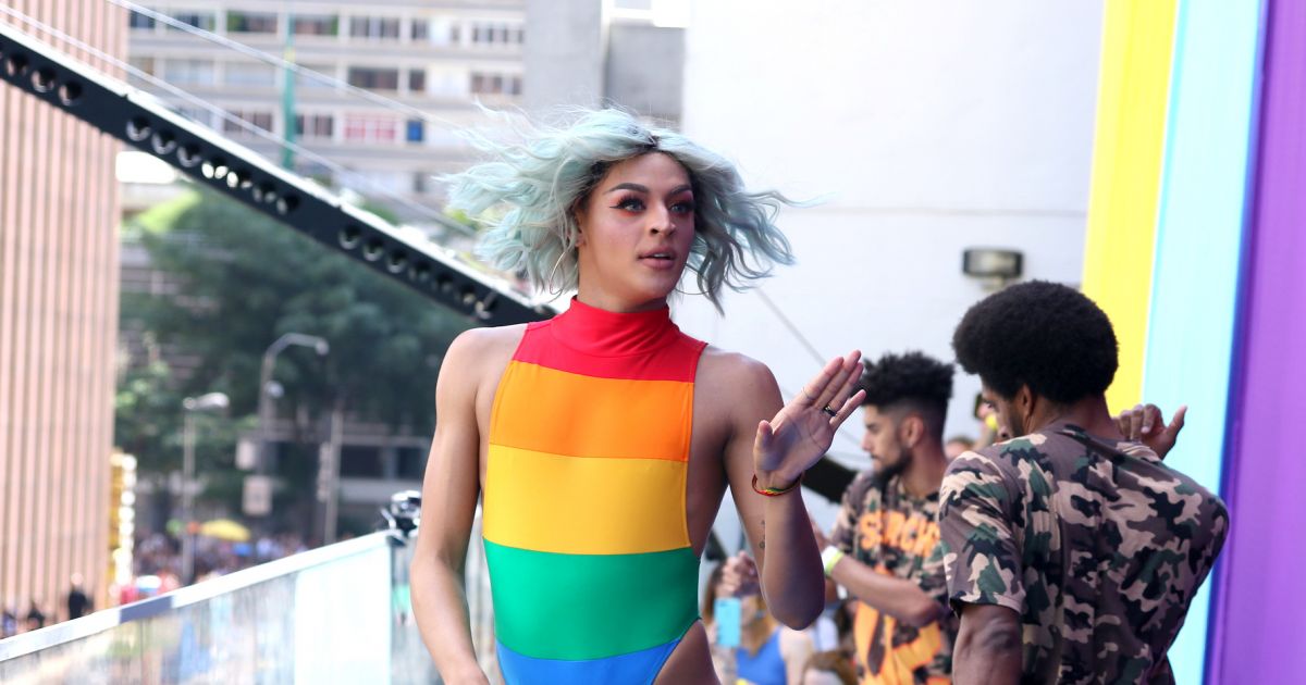 Pabllo Vittar faz show a favor da diversidade em São Paulo - Purepeople