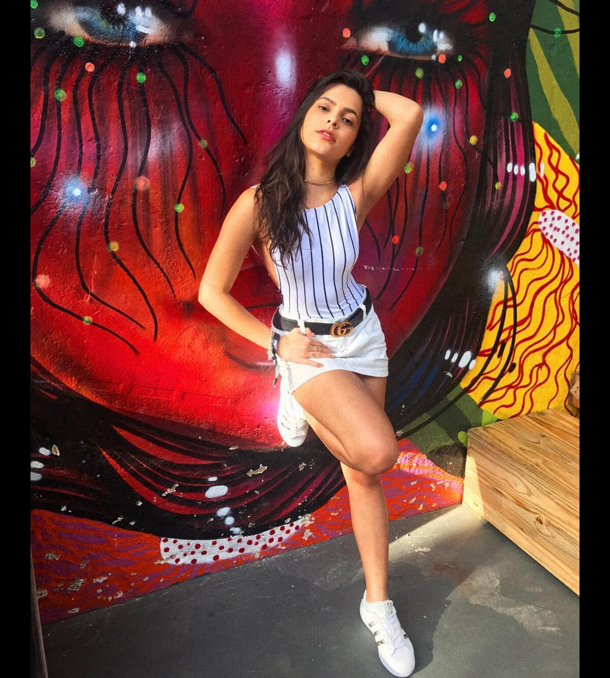 Foto: Ex-BBB Emilly Araújo dispensa modismos na hora de se bronzear ...