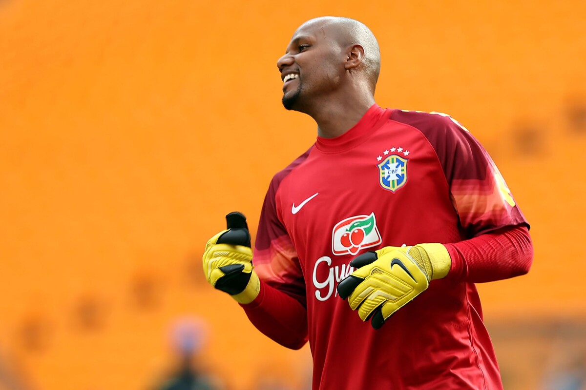 Foto: O goleiro Jefferson também costuma levar sua Bíblia na mala ...
