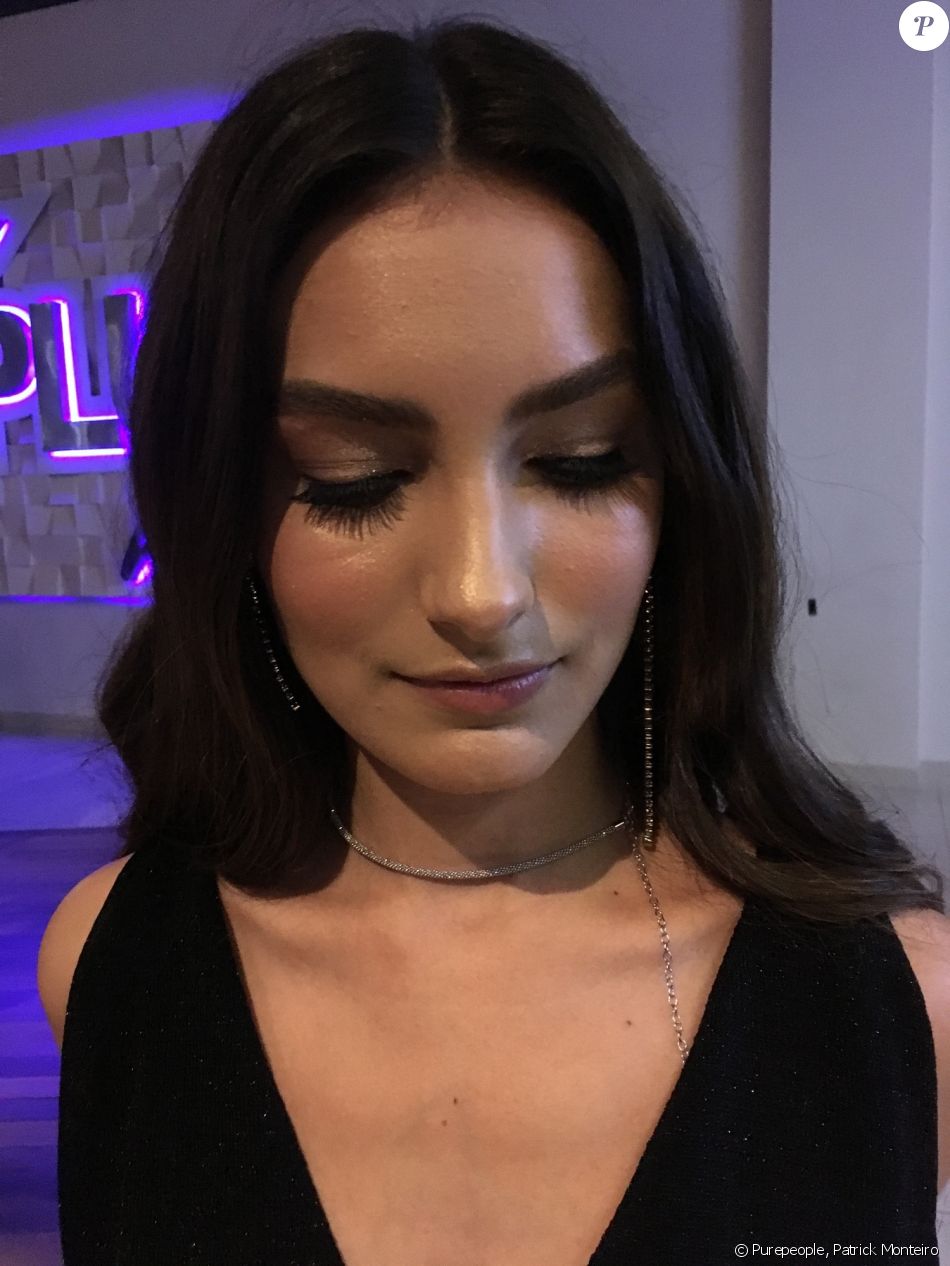 Marina Moschen dispensou batom no lançamento da novela 'Deus Salve o ...