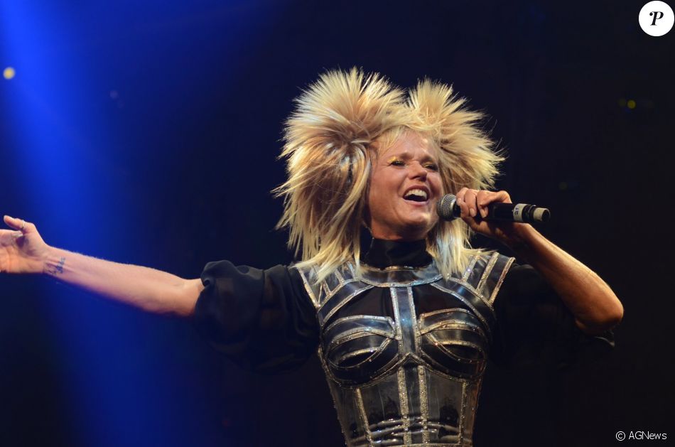 Xuxa cantou sucessos como 'Ilariê' e 'Arco-Íris' durante show em festa ...