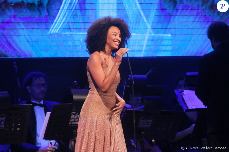 Sheron Menezzes foi apresentadora de um dos prêmios da 5ª edição do ...