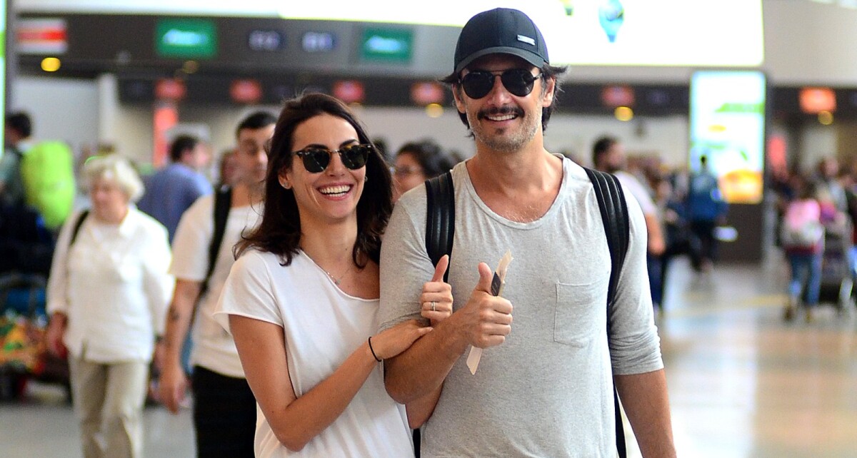 Foto: Rodrigo Santoro e Mel Fronckowiak acenam para fotógrafo antes de ...