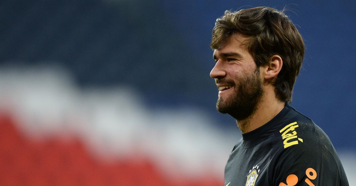 Mas o dia é só de sorrisos para Alisson! Depois do jogo do Brasil ...