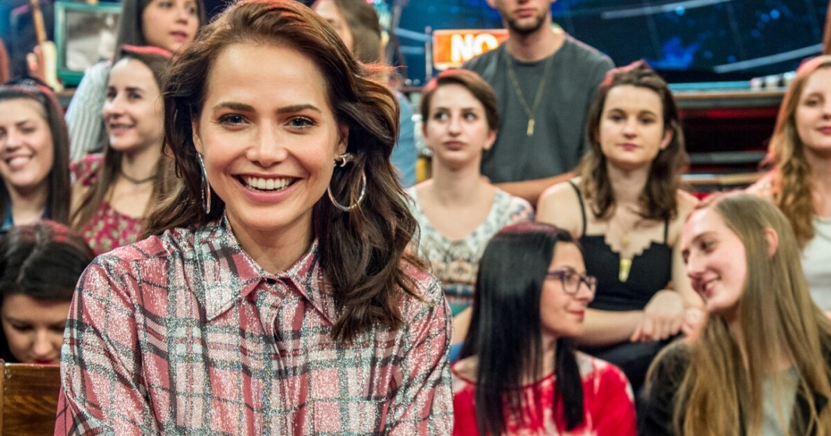 Letícia Colin recebe consolo nas ruas pela Rosa de 'Segundo Sol': 'Me ...