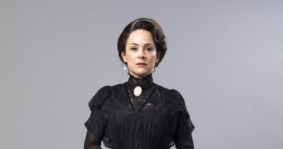 Julieta (Gabriela Duarte) e Aurélio (Marcelo Faria) se beijam e ele ...