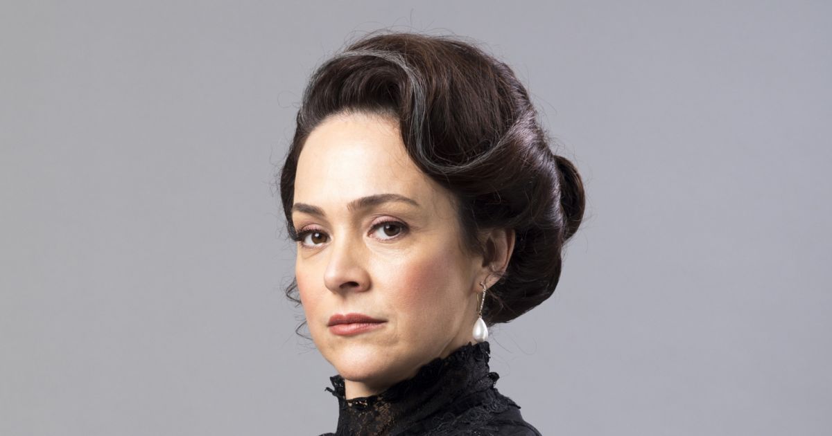 Julieta (Gabriela Duarte) decide largar o luto ao ficar noiva de ...