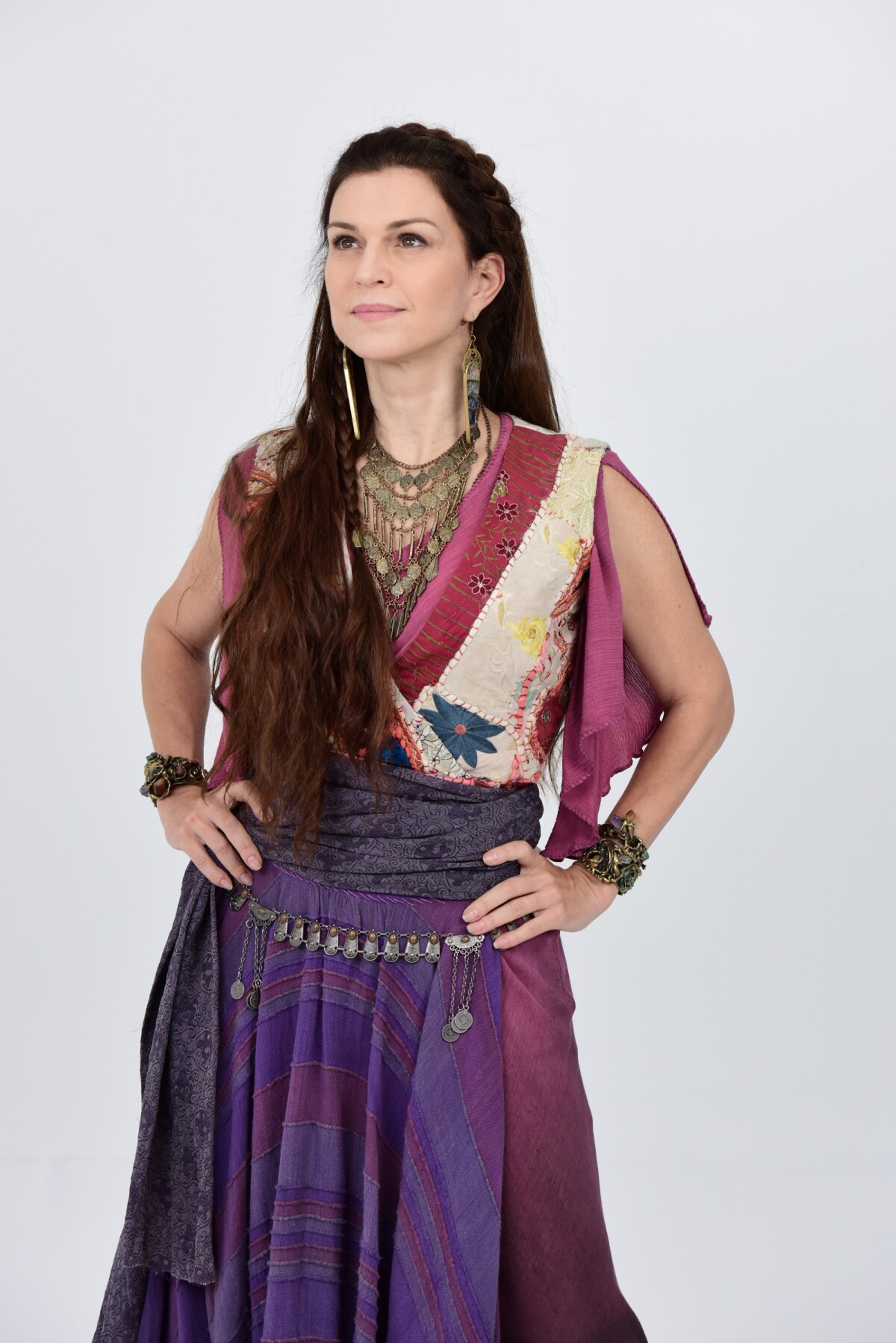 Foto: Diana (Cacá Ottoni) fala para a mãe, Adela (Adriana Garambone ...