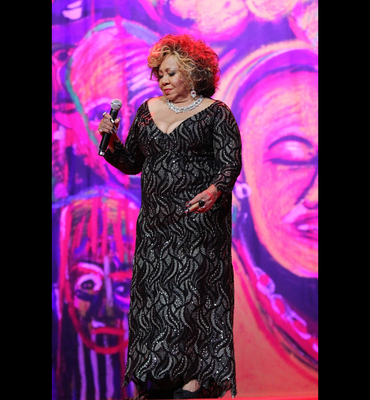 Foto: A cantora Alcione usou look longo repleto de bordados - Purepeople