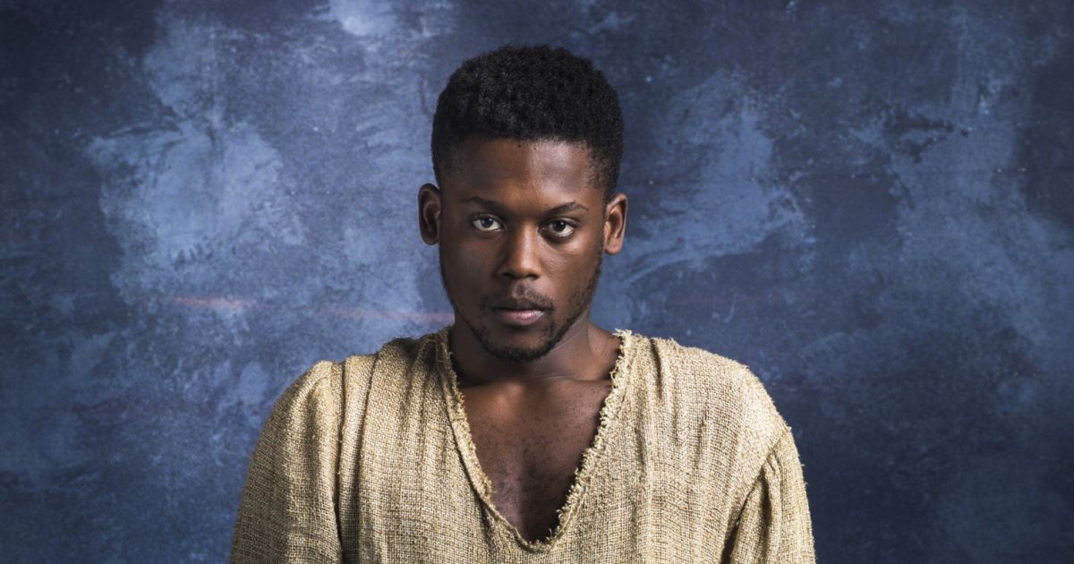 Cecílio (Maicon Rodrigues) se irrita com fala de Cairu (Cris Vianna ...