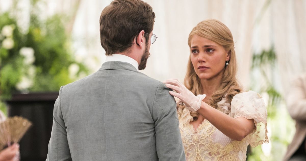 Julieta (Gabriela Duarte) contratou ator para se passar por padre no ...