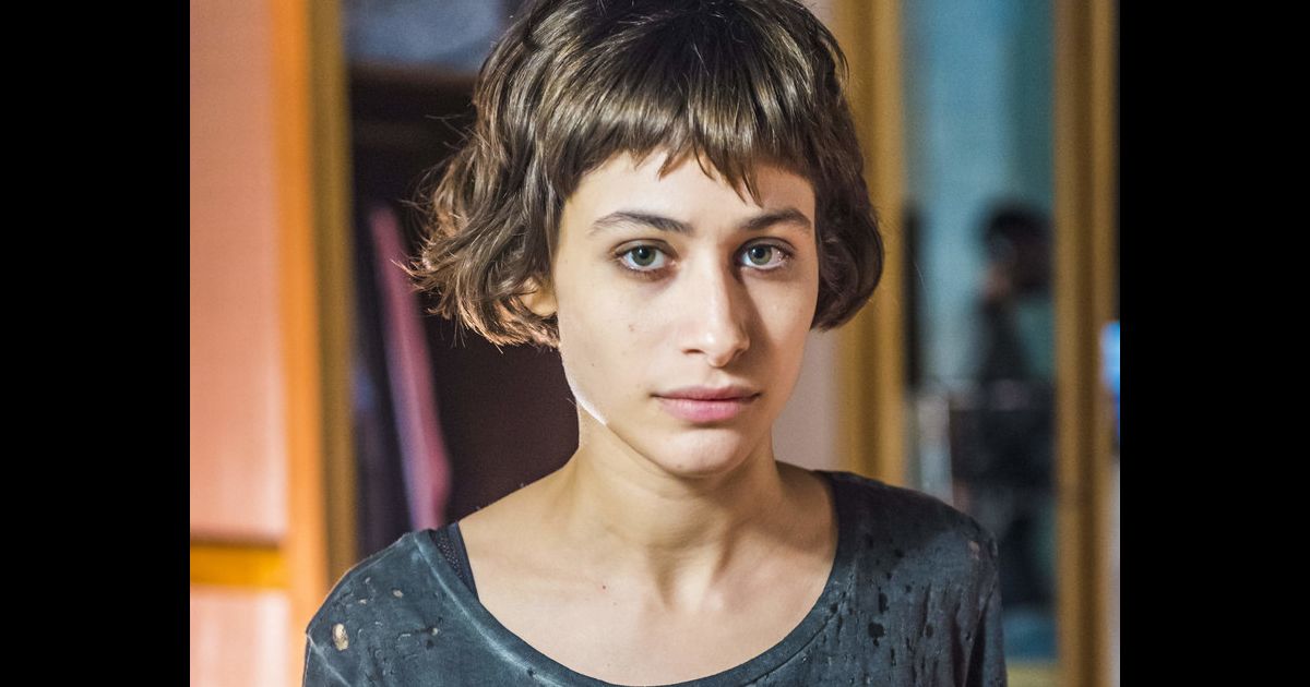 Manuela (Luisa Arraes) descobre que Valentim (Danilo Mesquita) é seu ...