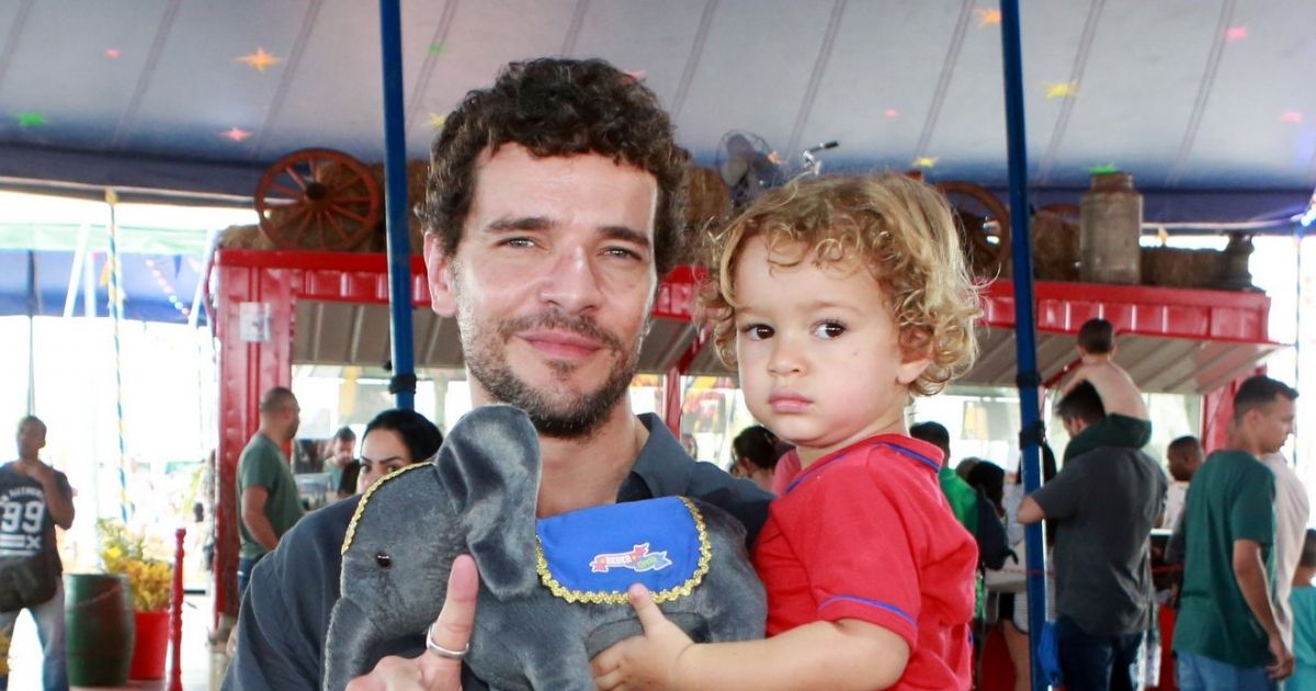 Daniel de Oliveira levou o filho, Otto, para se divertir nesta sexta ...
