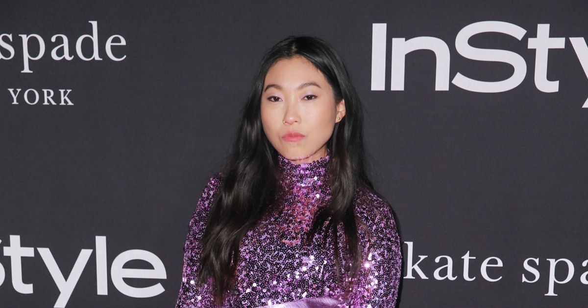 Veja fotos e detalhes do look da atriz e rapper Awkwafina no prêmio ...