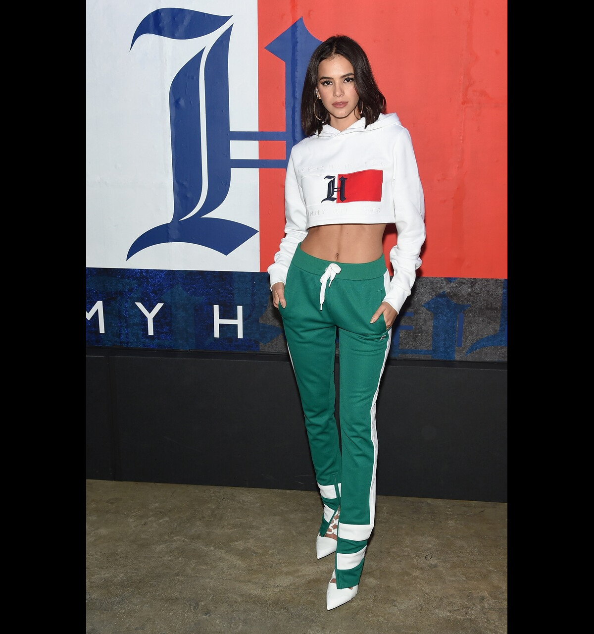 Foto: Bruna Marquezine usa look grifado ao chegar em Portugal para ...