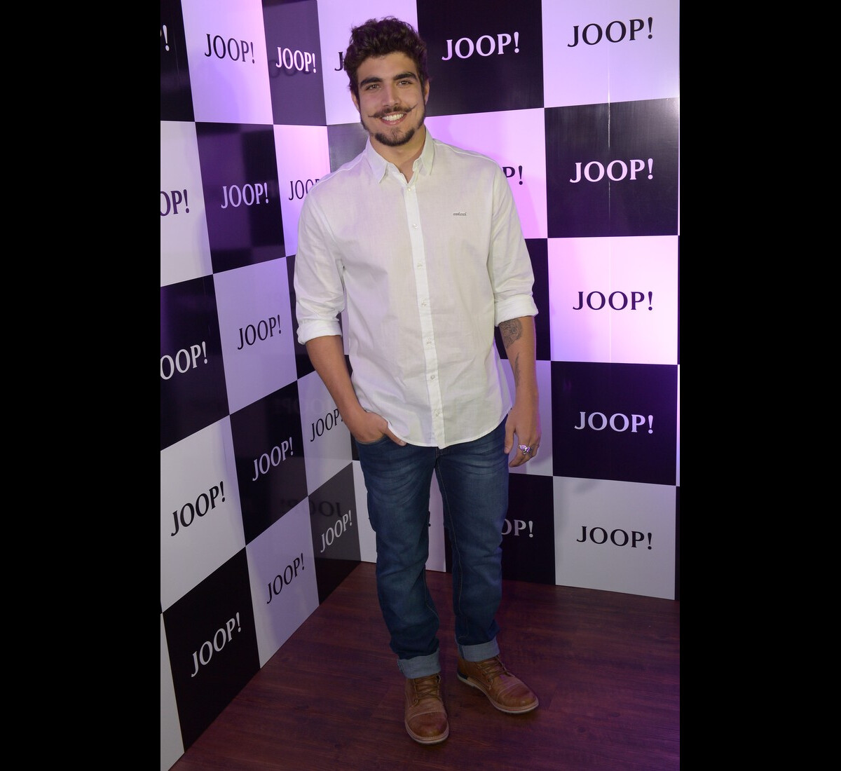 Foto: Caio Castro vai a evento em São Paulo e chama a atenção por ...